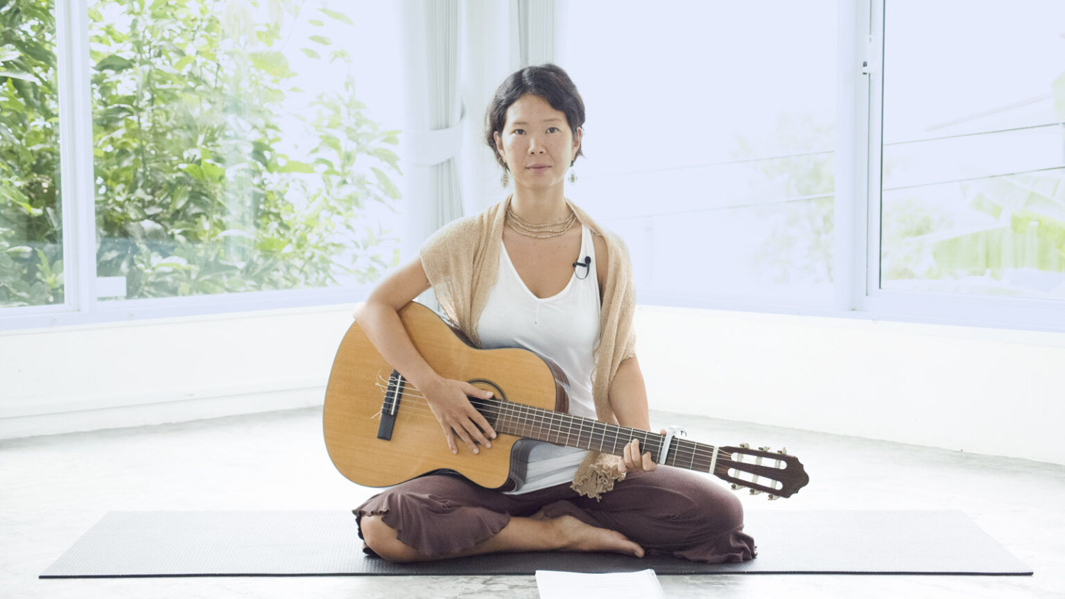 Mantra Chanting (14 videos + lesson slides) - Akari Tamura ~ Kirtan & Yoga
